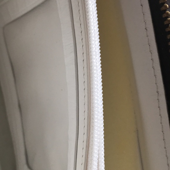 Isabella Fiore | Bags | Isabella Fiore Lealac Mdium Zipper Wallet ...